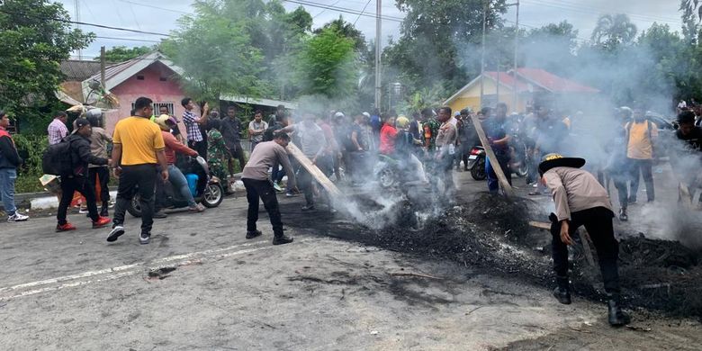 Berita Harian Kecelakaan Di Jalan Menuju Bandara Rendani Manokwari ... Berita Harian Kecelakaan Di Jalan Menuju Bandara Rendani Manokwari ...