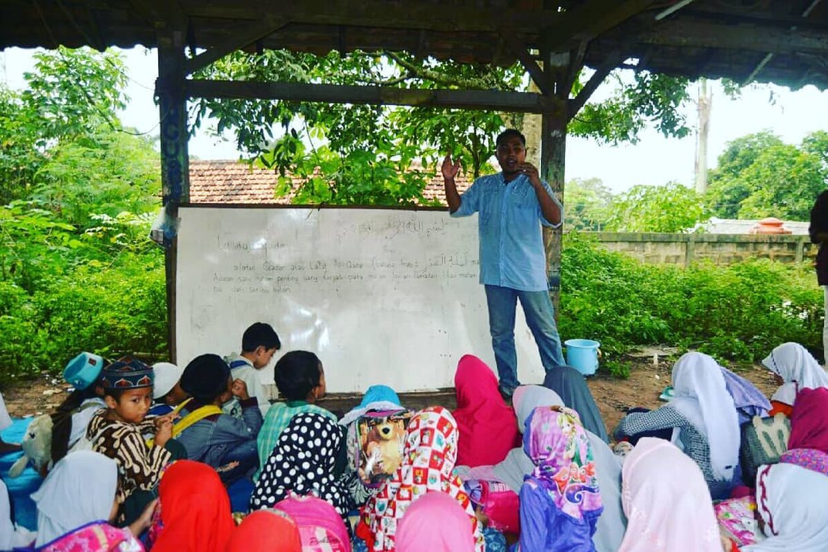 Pustakawan Tanpa Bayaran, Kisah Ilham Mengabdi 13 Tahun di Taman Baca ...
