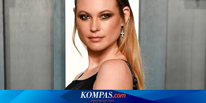 Profil Behati Prinsloo: Biodata, Model Victoria's Secret dan Cinta Adam ...