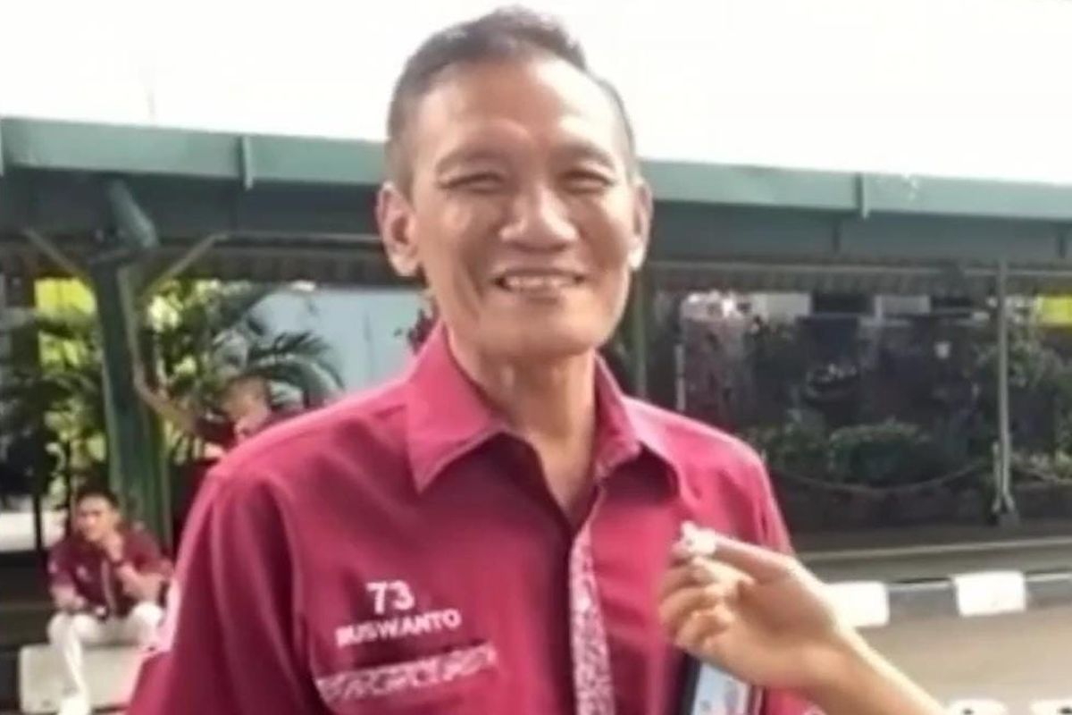 Cerita Ruswanto, Porter Paruh Baya yang Masih Kuat Pikul Barang Bawaan Pemudik