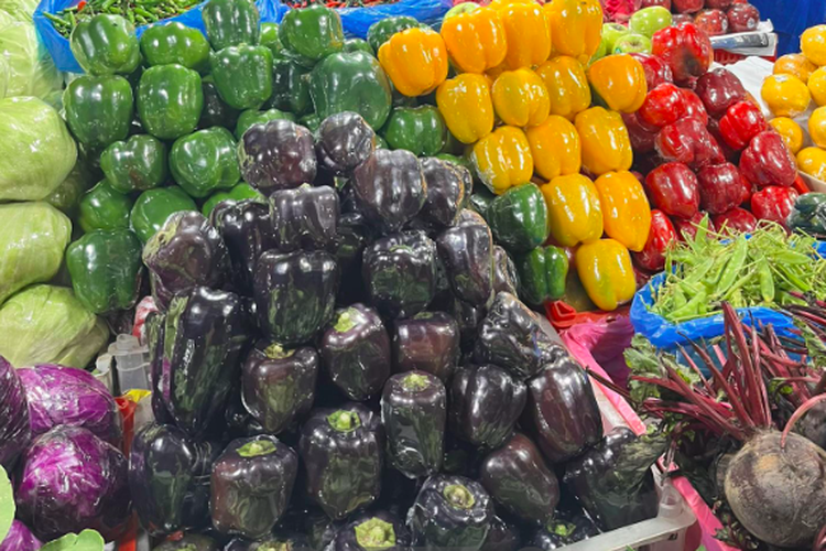 Foto : Viral Video Gen Z Jualan Sayur Unik, Ada Romaine hingga Daun Kale