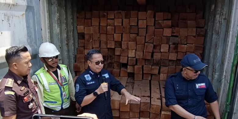 Berita Harian 55 Kontainer Kayu Olahan Diamankan Terbaru Hari Ini - Kompas.com