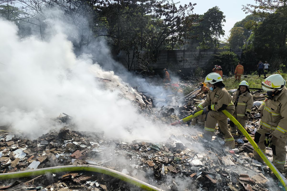 Tumpukan Sampah di Kelapa Gading Terbakar, Diduga Akibat Puntung Rokok