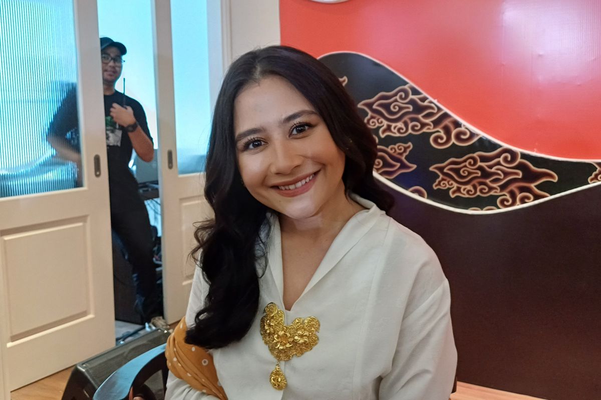 Cinta Produk Lokal, Prilly Latuconsina: Generasi Muda Harus Bisa Jadi ...