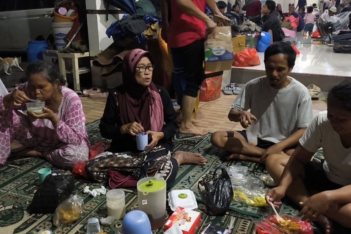 Kebersamaan di Tengah Musibah, Warga Periuk Damai Buka Puasa Bersama di ...