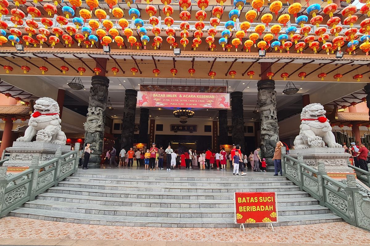 Rayakan Imlek 2026, Umat Buddha Padati Maha Vihara Maitreya Cemara Asri ...