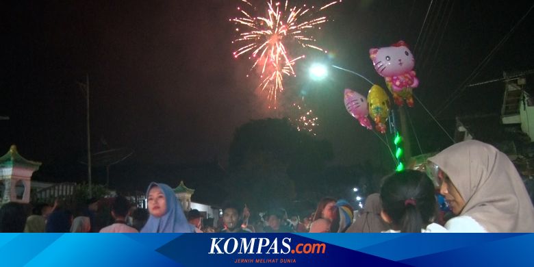 Menengok Lebaran Ketupat di Trenggalek, Diwarnai Pesta Kembang Api