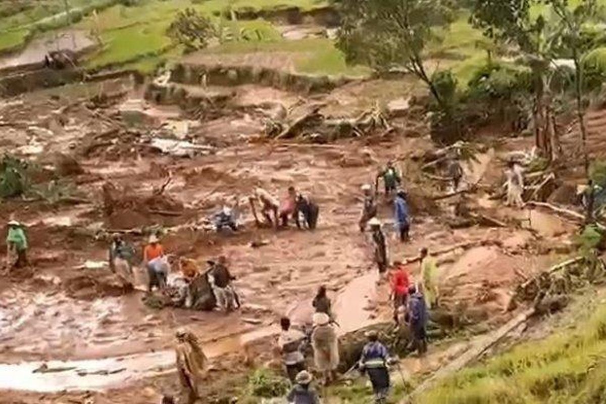 Bencana Longsor di Pekalongan: 17 Korban Meninggal dan Akses Jalan Lumpuh