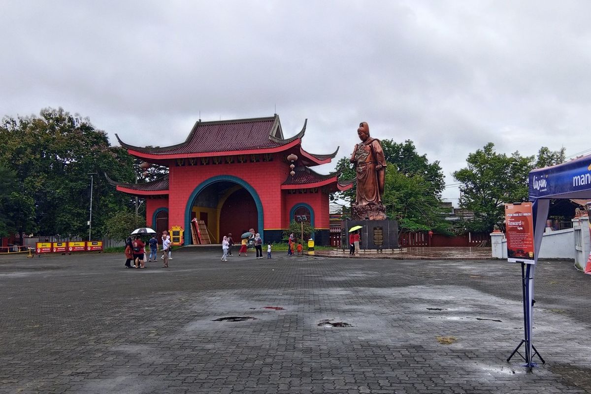 Jejak Muslim di Sam Poo Kong: Mengenal Makam Kiai Juru Mudi, Tangan ...
