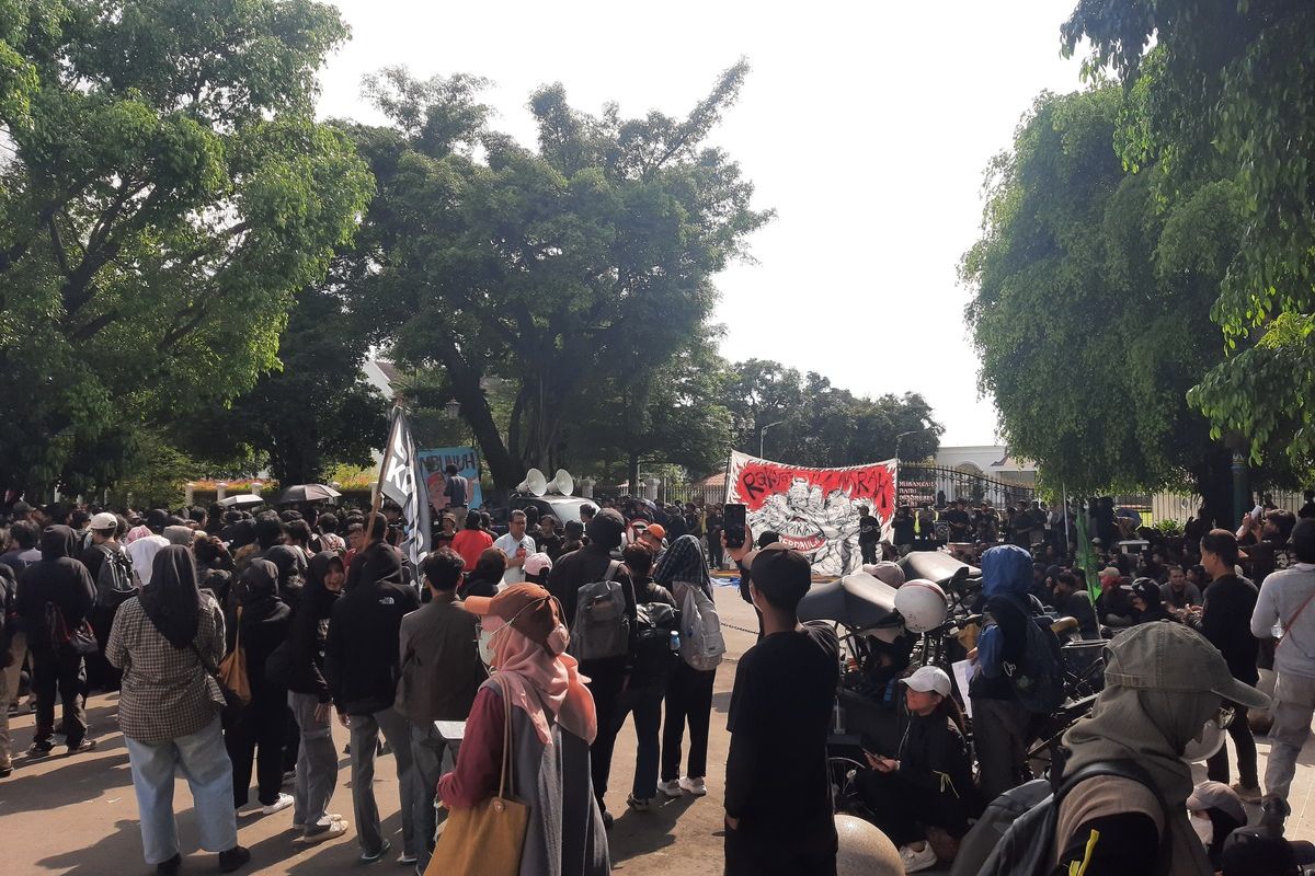 Aliansi Jogja Memanggil Kritik Pemerintah: Kebijakan Absurd dan ...