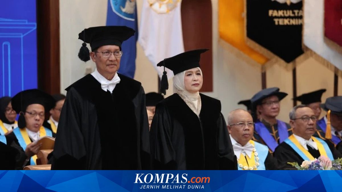 Pasutri Prof Edi dan Tutik, Dikukuhkan Jadi Guru Besar UGM Bersamaan