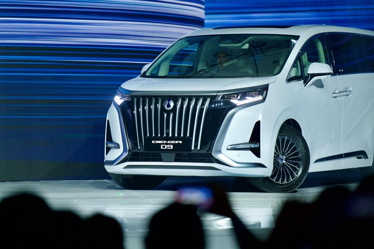 Daftar 15 Mobil Mewah Terlaris di Indonesia 2025, Denza D9 Teratas