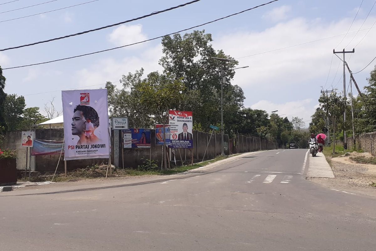 Baliho Bertuliskan "PSI Partai Jokowi" Bertebaran di Labuan Bajo
