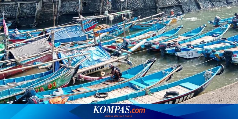 Cuaca Buruk, Nelayan Cianjur Pilih Sandarkan Perahu