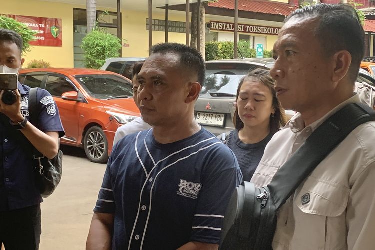 Keluarga Brigadir RAT yang Meninggal Bunuh Diri Tiba di RS Polri Kramat ...