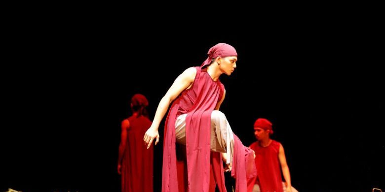 Pertunjukan Tari “Jarum dalam Jerami” Karya Hartati Tampil di JICON 2022