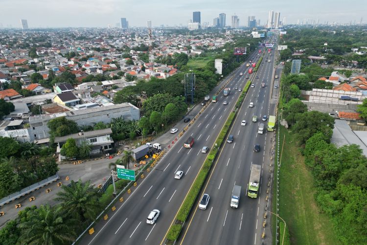 Jadwal Pembatasan Angkutan Barang Saat Liburan Nataru 2024/2025