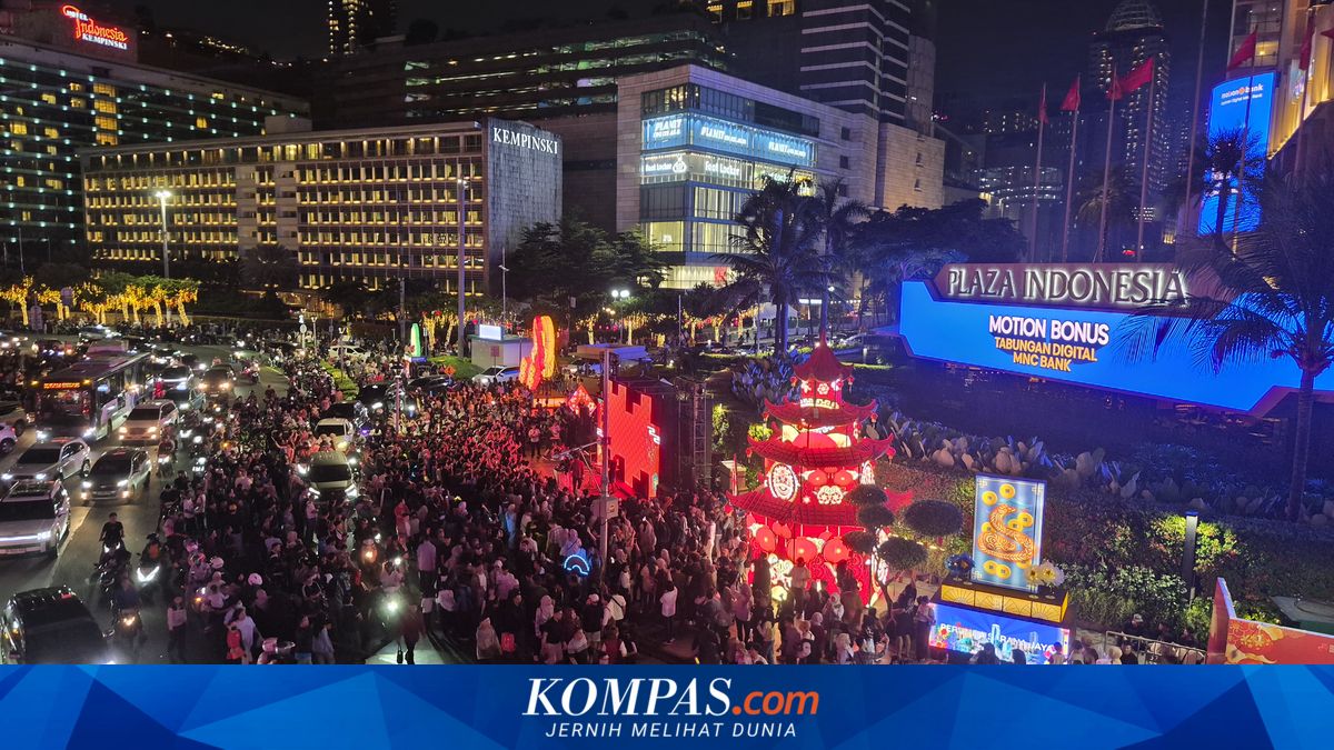 Bundaran HI Bernuansa Imlek Terlihat Memukau dari Ketinggian