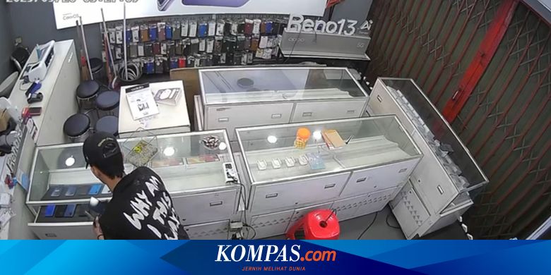 Bobol Plafon Toko, Pria Ini Curi 12 Ponsel di Konter HP Jagakarsa