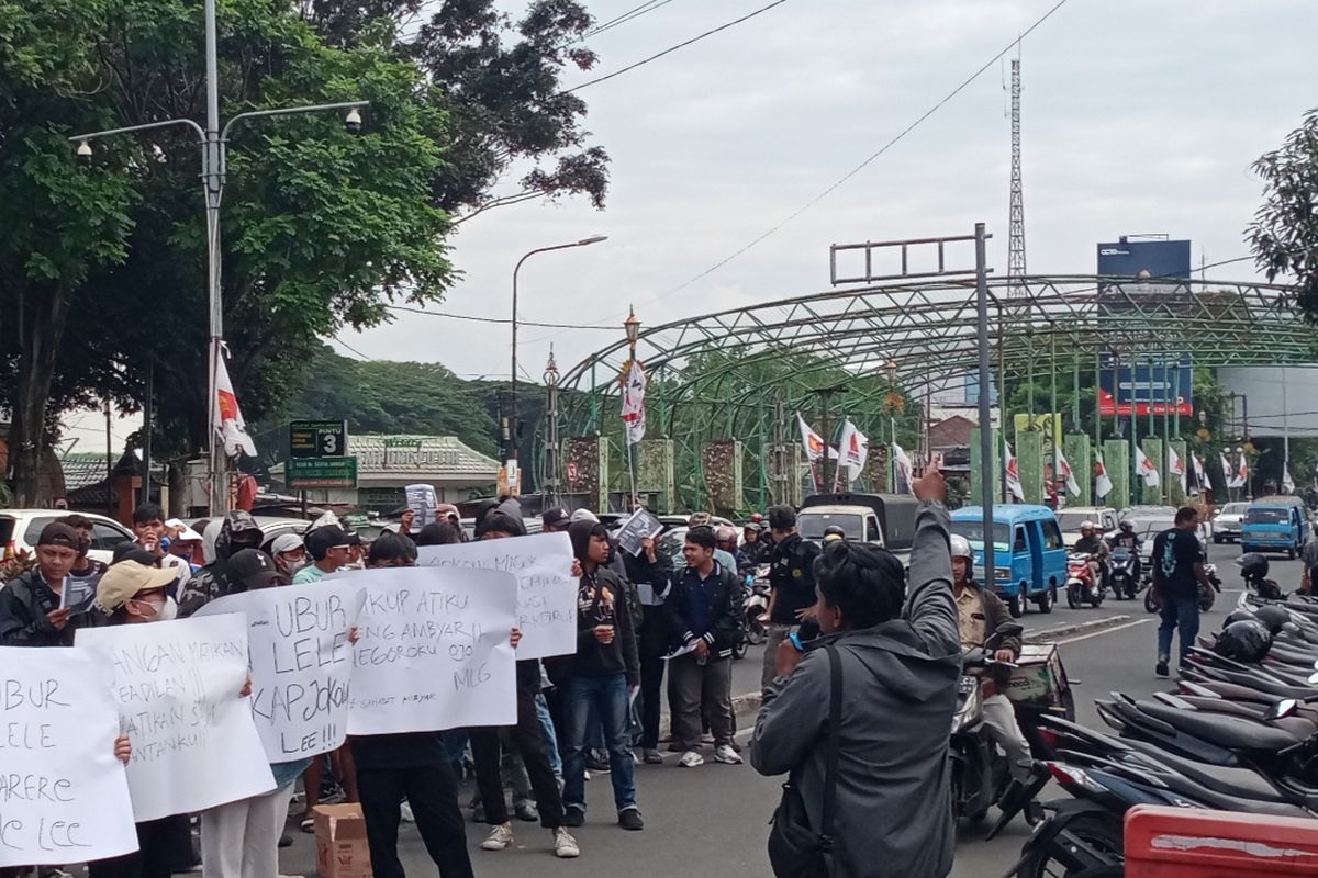 Unjuk Rasa Seruan “Adili Jokowi” Terjadi di Jawa Timur, Tuntut Usut ...