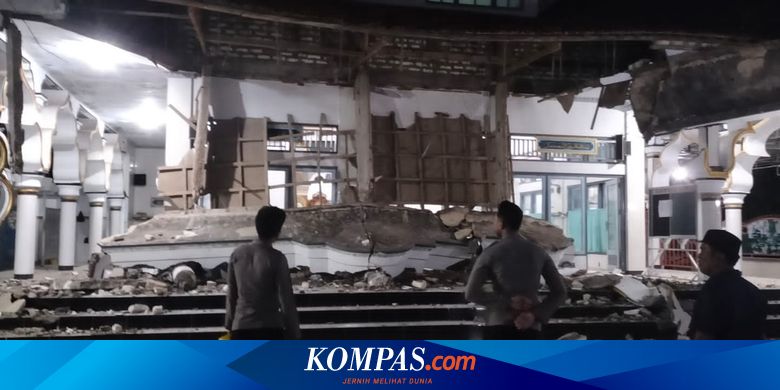 Masjid Roboh Jelang Tarawih di Pulau Raas Sumenep