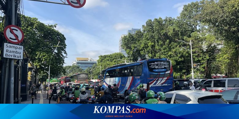 HUT Bhayangkara di Monas, Pengendara Terjebak Macet Satu Jam di Tugu Tani