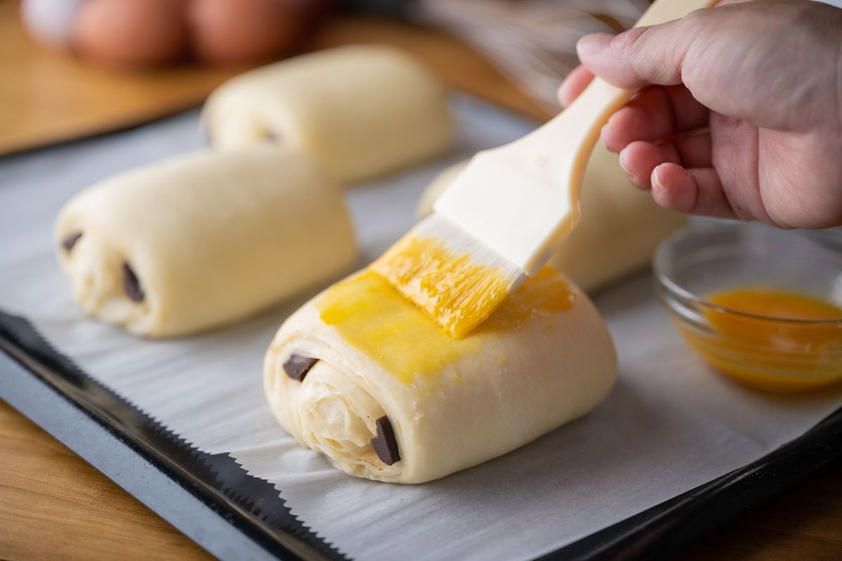 Ulik Seputar Beda Hasil Olesan Telur dan Susu Pada Roti dan Pastry