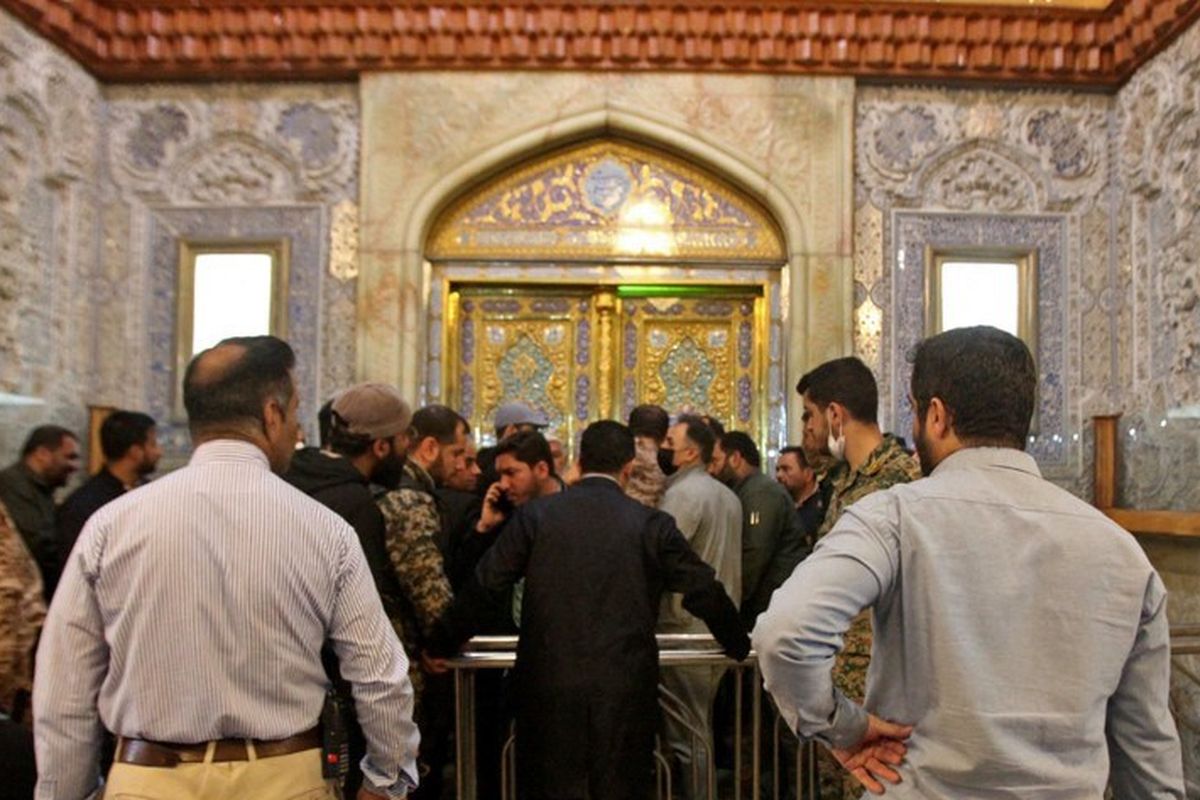 Iran: Belasan Orang Tewas dalam "Serangan Teroris" di Tempat Suci ...