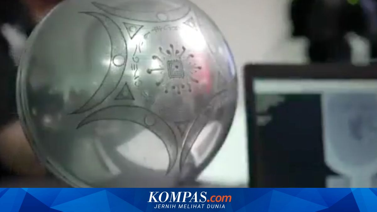 Bola Logam Misterius Terbang di Langit Kolombia, Terukir Simbol Kuno ...