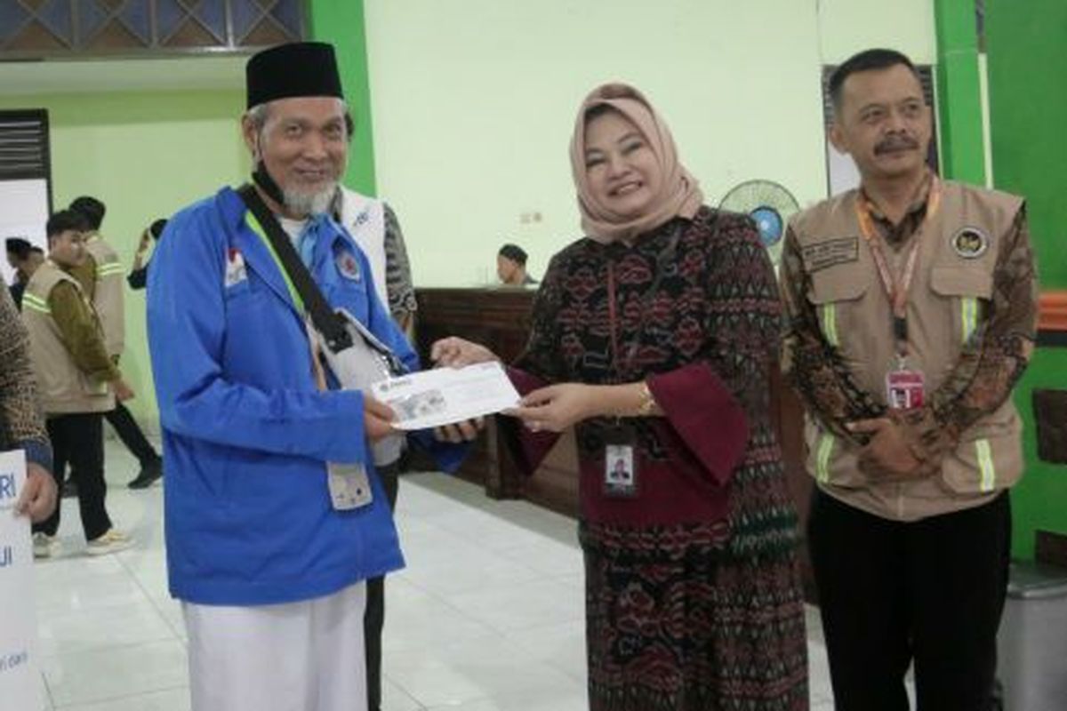 Calon Jemaah Haji Embarkasi Solo dapat Uang Saku 750 Riyal Arab Saudi ...