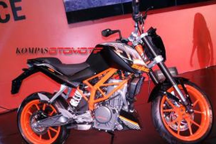 Sama-sama Ganteng, Ini Bedanya KTM RC 250 dan 250 Duke