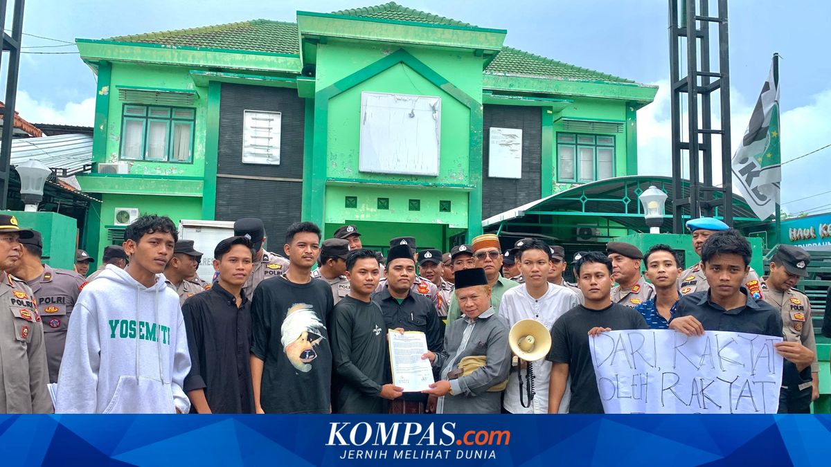 Mahasiswa Demo di Kantor DPC Golkar dan PKB Sumenep, Tolak Pilkada ...
