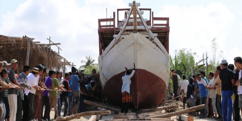 Berita Harian Tujuan-tradisi-annyorong-lopi Terbaru Hari Ini - Kompas.com