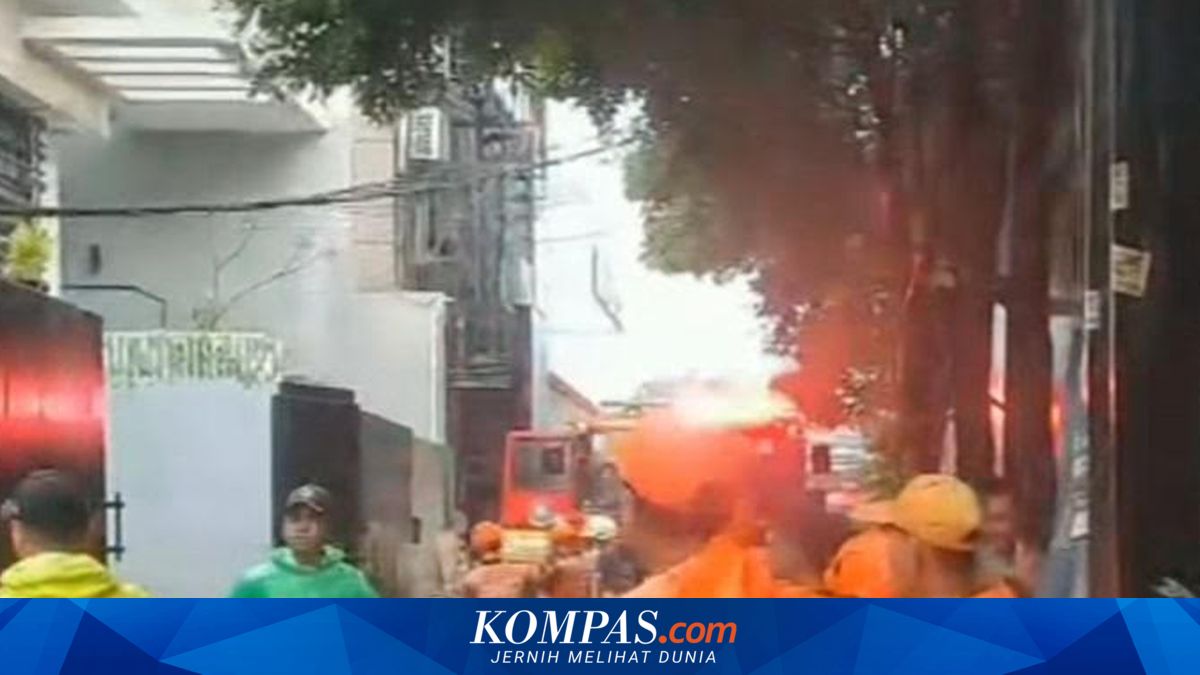Kebakaran Rumah di Kebayoran Baru Jaksel, 31 Damkar Padamkan Api di ...