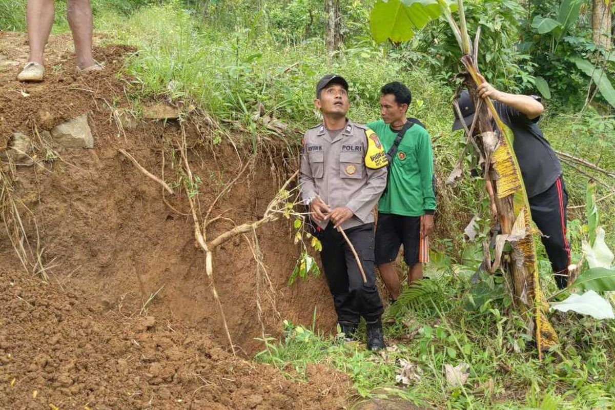Tanah Longsor Ancam Desa Dawuan Trenggalek, Ratusan KK Diimbau Mengungsi