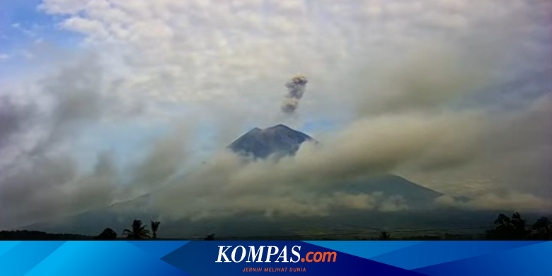 Gunung Semeru Alami Erupsi, Keluarkan Letusan Asap Setinggi 1 Kilometer