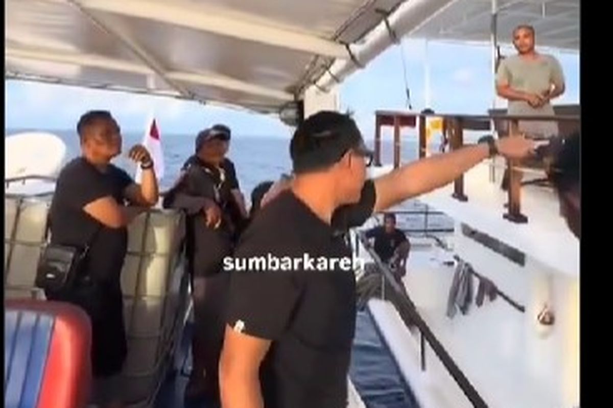 Bupati Mentawai Rinto Wardana Ngamuk ke Kapten Kapal, Bawa Turis Tak Bayar Pajak Selancar