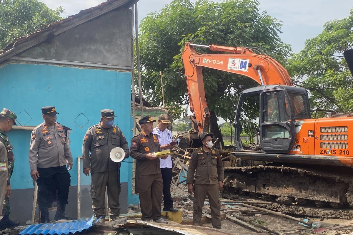 Ratusan Bangunan Liar di Babelan Dibongkar, Dikawal Polisi hingga PM TNI AD