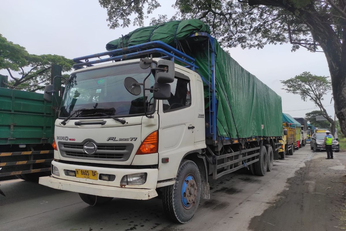 Jalan Pantura Semarang-Demak Macet Parah, Panjang Antrean Kendaraan 9,3 Km