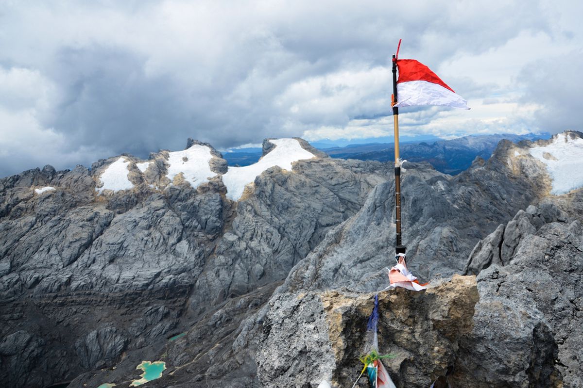 Cartensz Pyramid, Puncak Tertinggi Indonesia dan Seven Summit Dunia