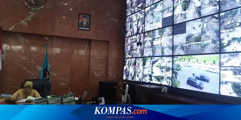 Ada 180 Layar Monitor CCTV di Dinding Ruang Kerja Risma