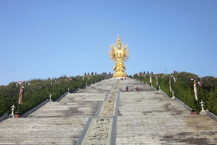 Foto : 10 Patung Tertinggi di Dunia, Ada Tiga di Asia Tenggara
