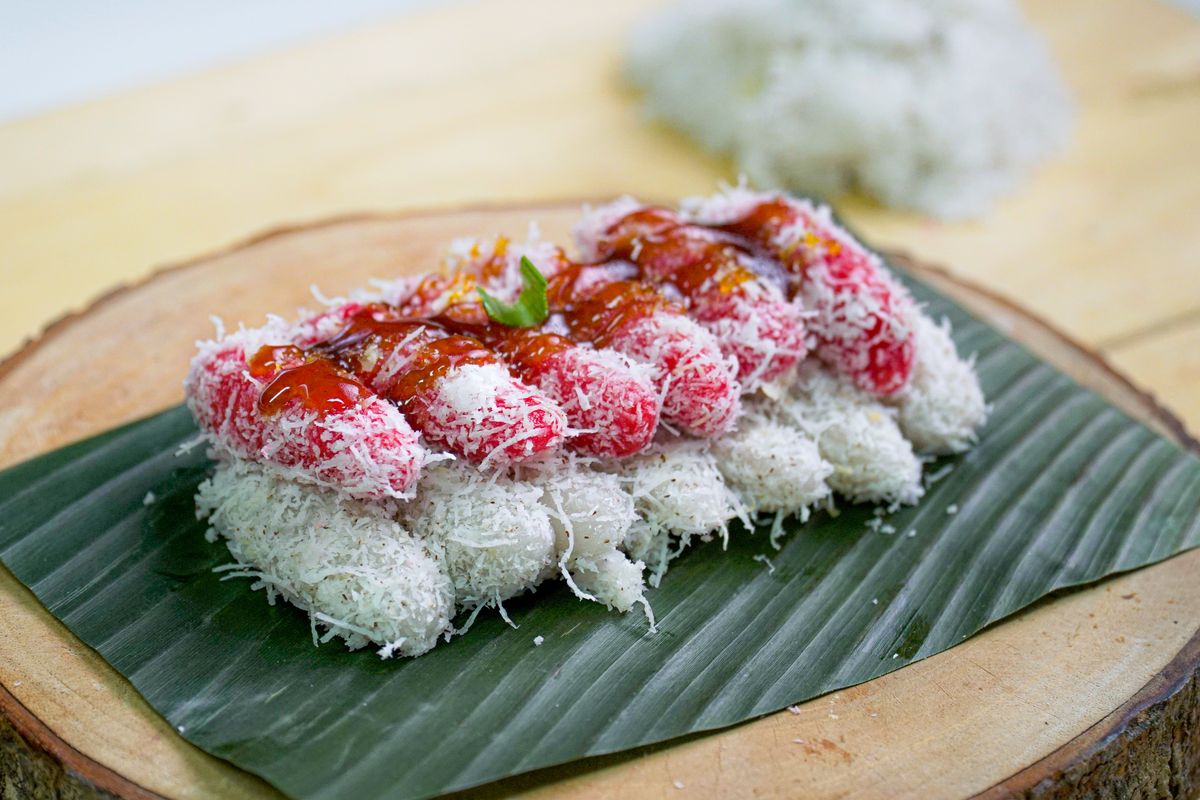 15 Resep Jajan Pasar Pakai Kelapa Parut, Ada Cenil