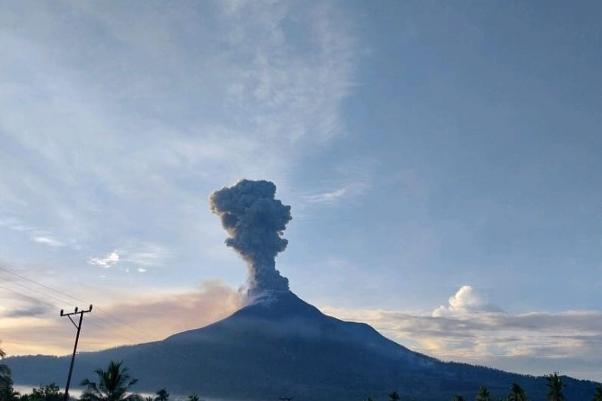 Mengenal Gunung Lewotobi, Gunung Berapi Kembar yang Masih Aktif