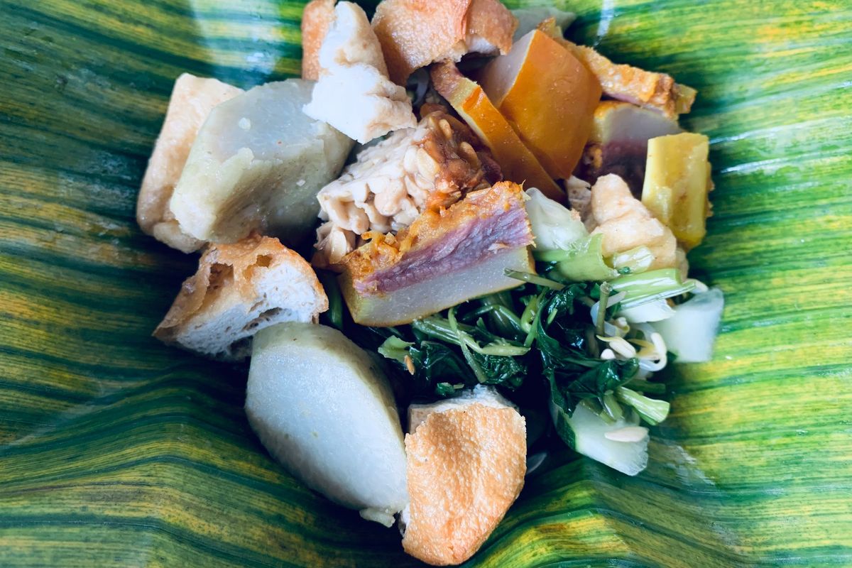 Moncong Sapi Dijadikan Makanan? Ini Dia Rujak Cingur Khas Surabaya