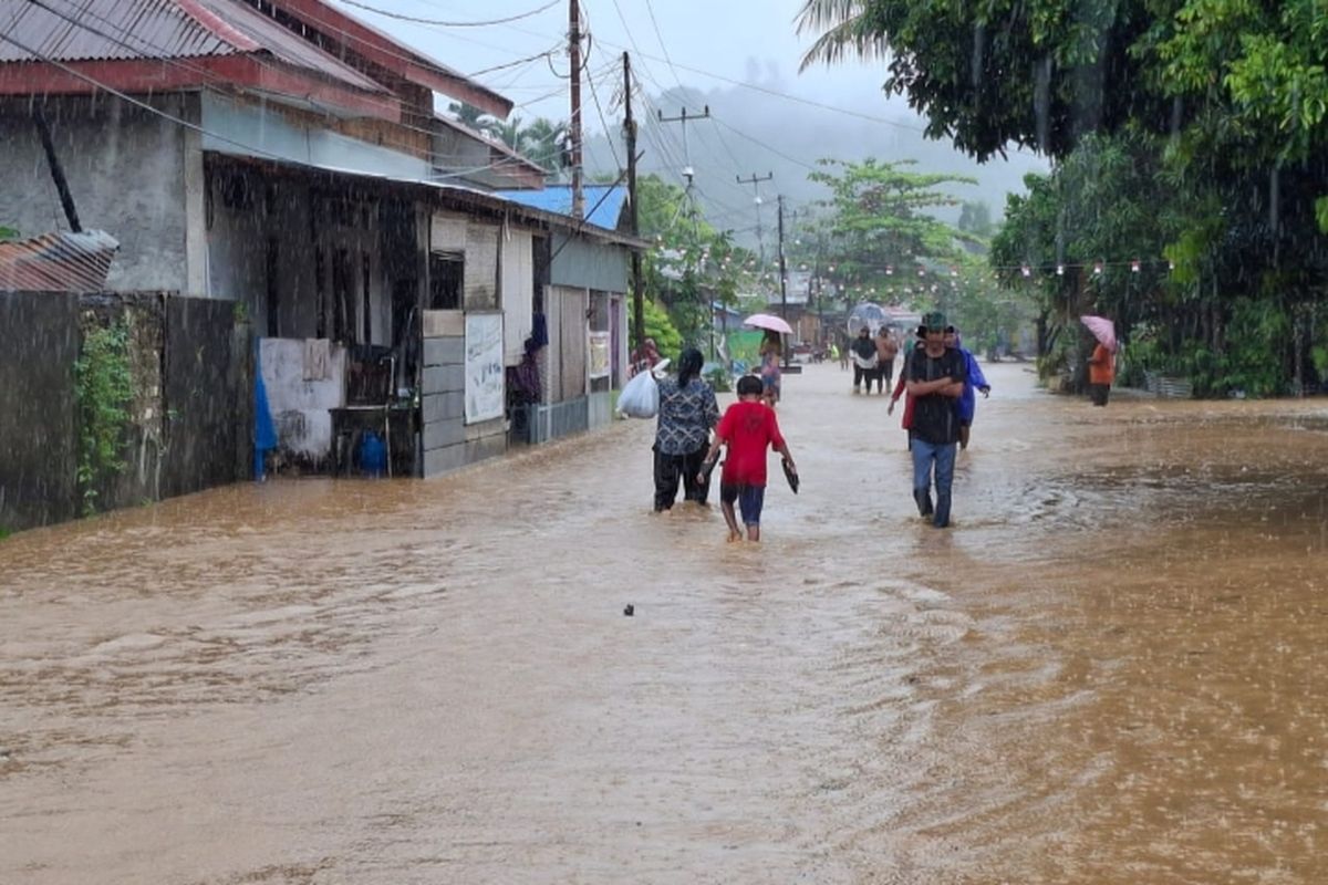Ibu Kota Raja Ampat Dikepung Banjir, Sungai Meluap Hingga Longsor