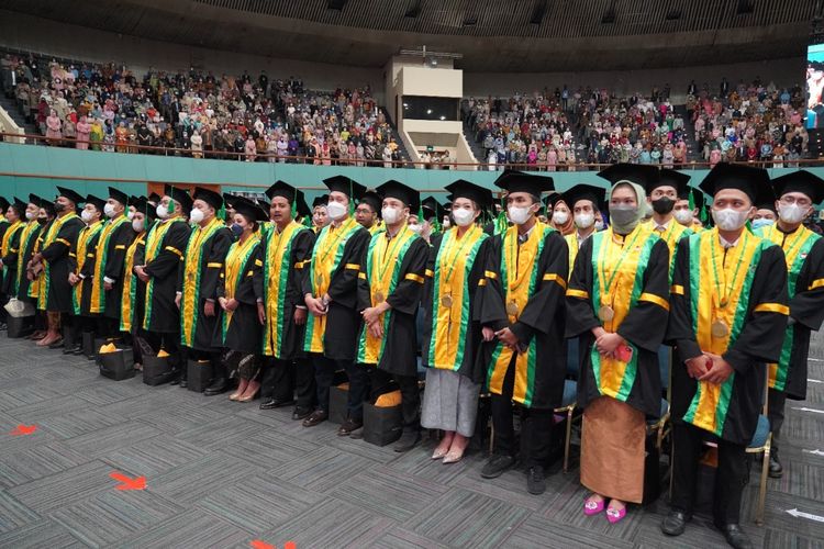 Foto : Universitas Moestopo Wisuda 1.231 Mahasiswa S1 dan S2 Foto : Universitas Moestopo Wisuda 1.231 Mahasiswa S1 dan S2