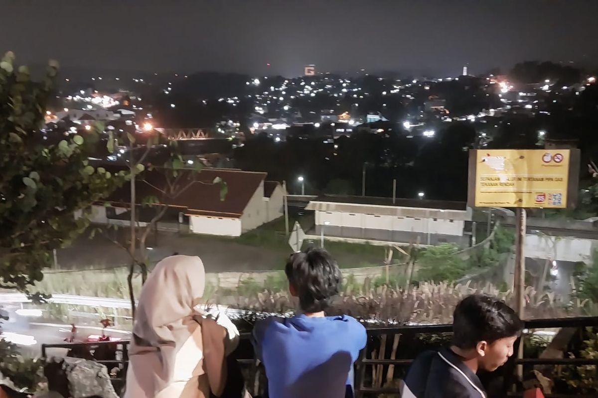Jalan Rawan Longsor di Batutulis Bogor Jadi Spot "City Light" Murah Meriah
