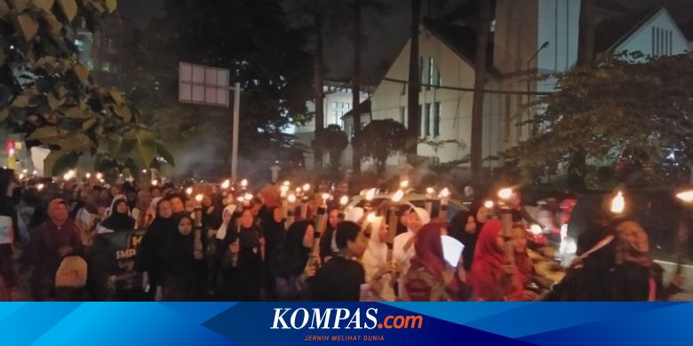 5.000 Warga Pawai Obor di Malam Peringatan Bandung Lautan Api