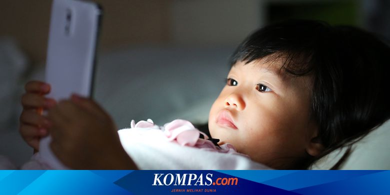Sebelum Memberi, Simak Tips Mencegah Anak Kecanduan HP